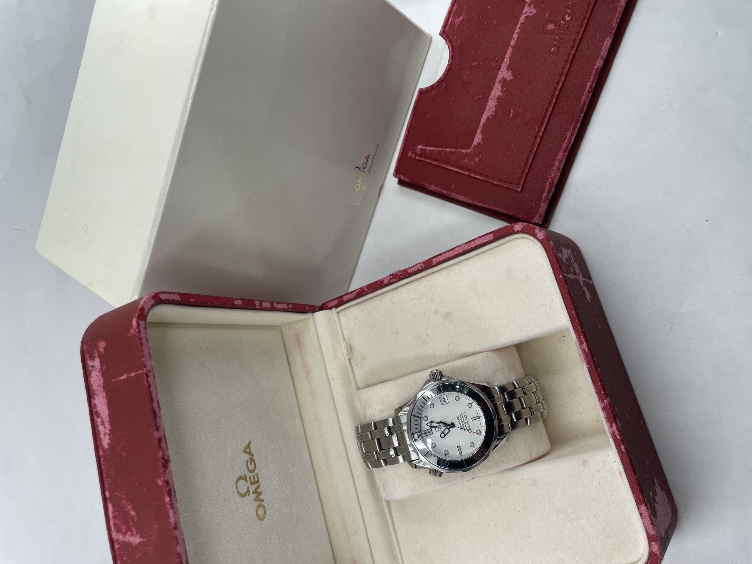Midsized Stainless-Steel Omega Seamaster – White – Claytons Jewellers